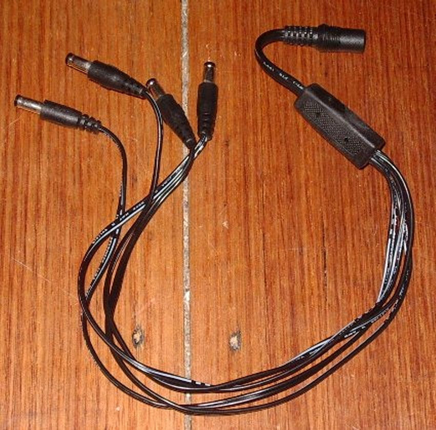DC Plug Splitter Lead - 2.5DC Socket to 4 X 2.5 DC Plug - Part # ADC32 ...